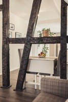 Apartamento Superior, 1 cama de casal e sofá-cama, não fumadores, varanda | Refeições no quarto