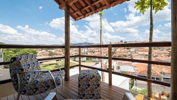 Suite-Estúdio Deluxe, lanai (alpendre havaiano), Vista para a cidade | Vista para a cidade