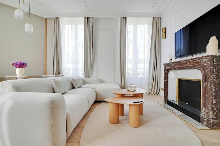 Haussmann Elegance In One Of The City's Most Iconic Neighborhoods Madeleine - Casino de Paris