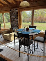 Café da manhã com pratos da culinária local grátis todos os dias