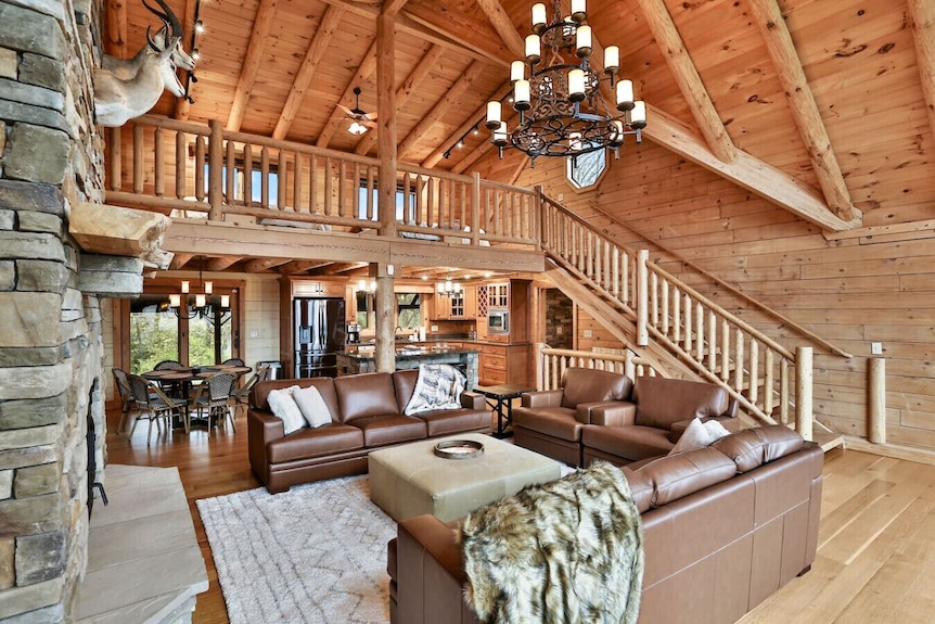 Hillside Cabin W/ Slps 20+ 11bd 3ba Fireplace & Hot Tub - Kentucky