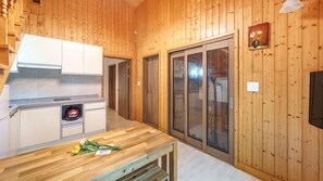 Quarto básico, 2 quartos (Room 102) | 1 quarto, Wi-Fi de cortesia