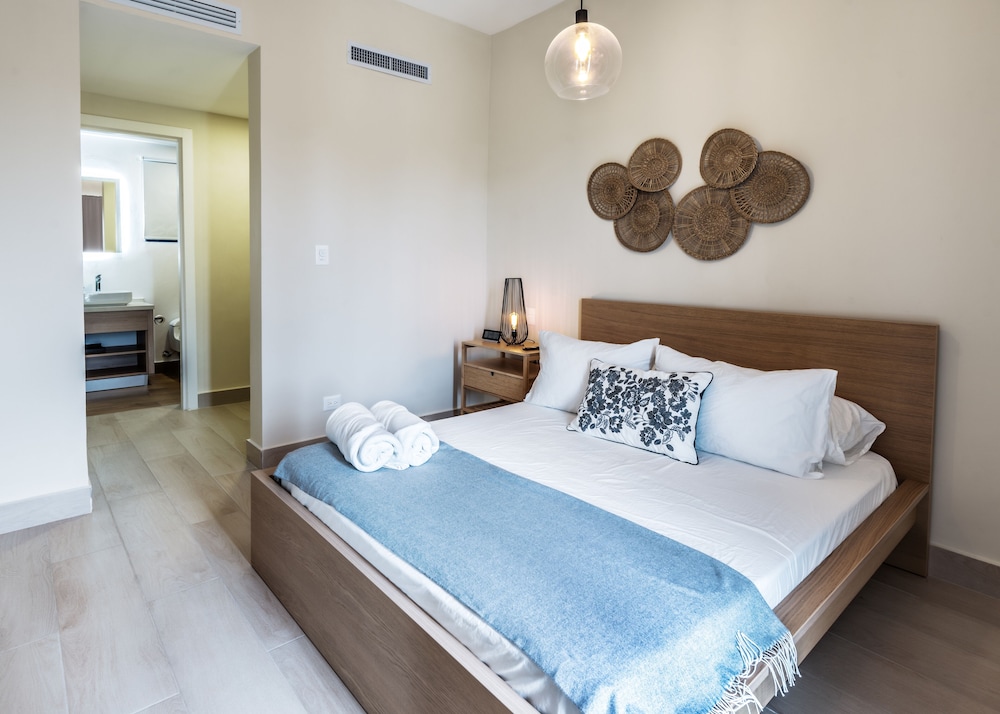 Elegant Escape: Private Picuzzi with Stunning Golden Vista ! - Punta ...