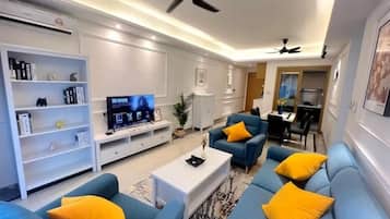 Apartamento, 3 quartos, Vista para a cidade | Sala de estar