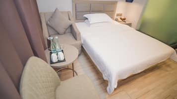 Quarto econômico | Roupas de cama premium, Wi-Fi de cortesia, roupa de cama