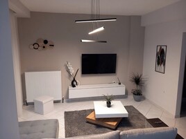 Apartamento, vista para o jardim | Sala de estar | TV de ecrã plano 