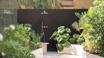 Suite, 1 cama king-size, vista para o jardim | Vista para o jardim