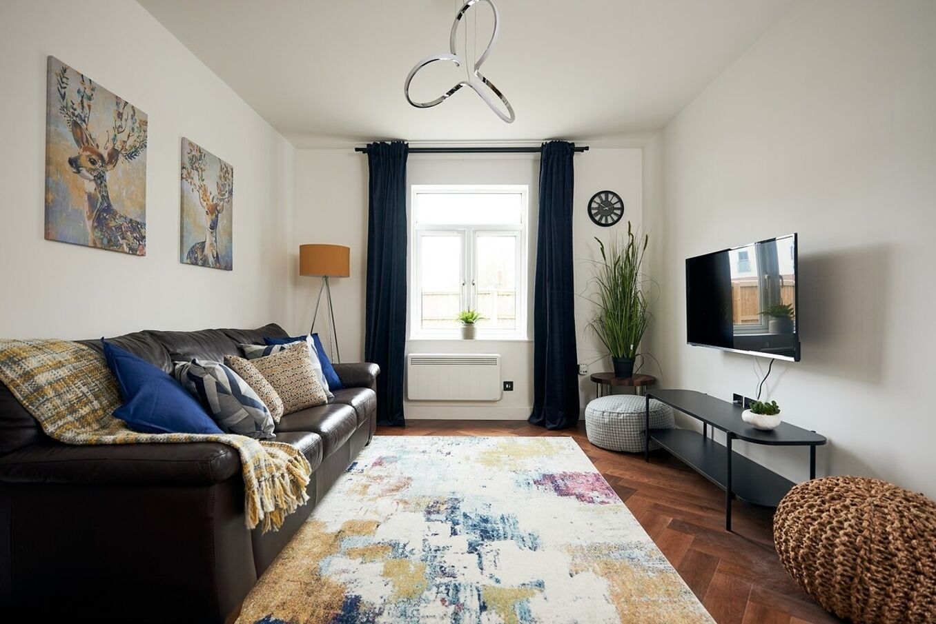 This Serviced Apartment Is A 2 Bedroom(s), 1 Bathrooms, Located In Chorlton-cum-hardy, England. - Manchester