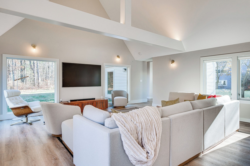 Custom-built Home Near Piscataqua River! - Exeter, NH