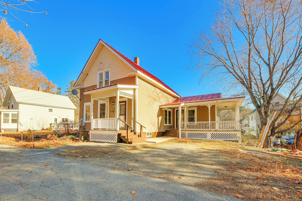18 Mi To Skiing: Colorful Home In Springfield! - Vermont