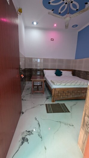 Quarto Familiar, Vista para a cidade | Wi-fi grátis, roupa de cama fornecida 