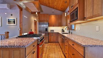 Casa, 4 quartos | Cozinha privada