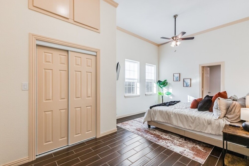 Modern Farm House 2B 2B KING Bed Reviews, Deals & Photos 2025 - Vrbo