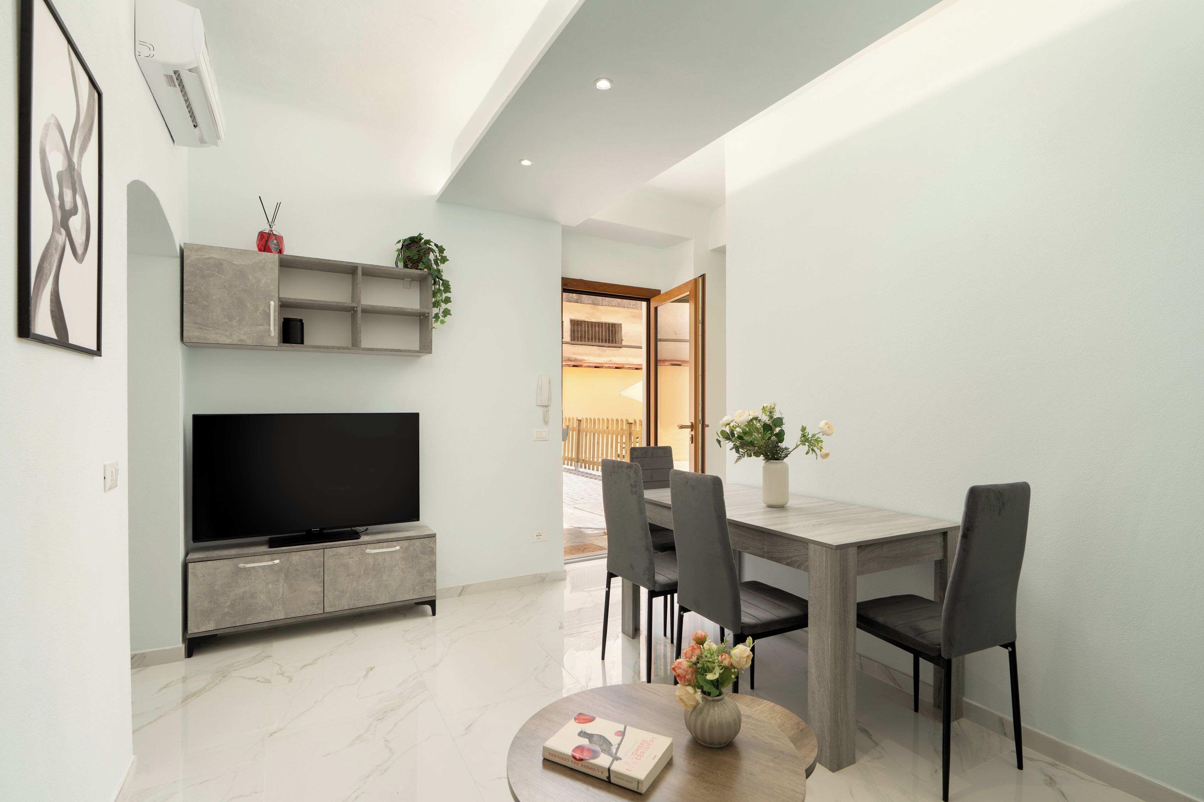 Apartamento Design, 2 quartos | Sala de estar | Televisor 