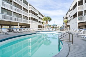 Apartamento em Condomínio Fechado, várias camas (Regatta 201A) | Piscina