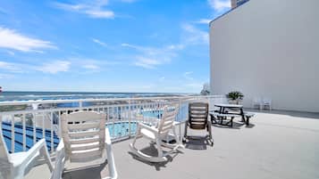 Apartamento em Condomínio Fechado, 1 cama king-size e sofá-cama (Sugar Beach 355) | Refeições ao ar livre