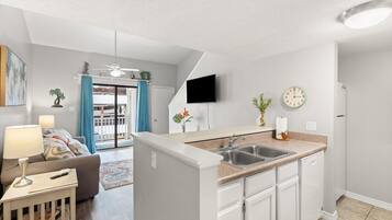 Apartamento em Condomínio Fechado, 1 cama king-size e sofá-cama (Sugar Beach 355) | Interior