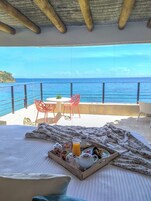 Quarto Duplo Deluxe, vista para o mar | Minibar, cofre no quarto, Wi-fi grátis, roupa de cama fornecida 