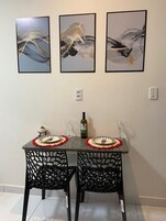 Apartamento, 1 cama de casal, cozinha | Área de estar | TV de tela plana