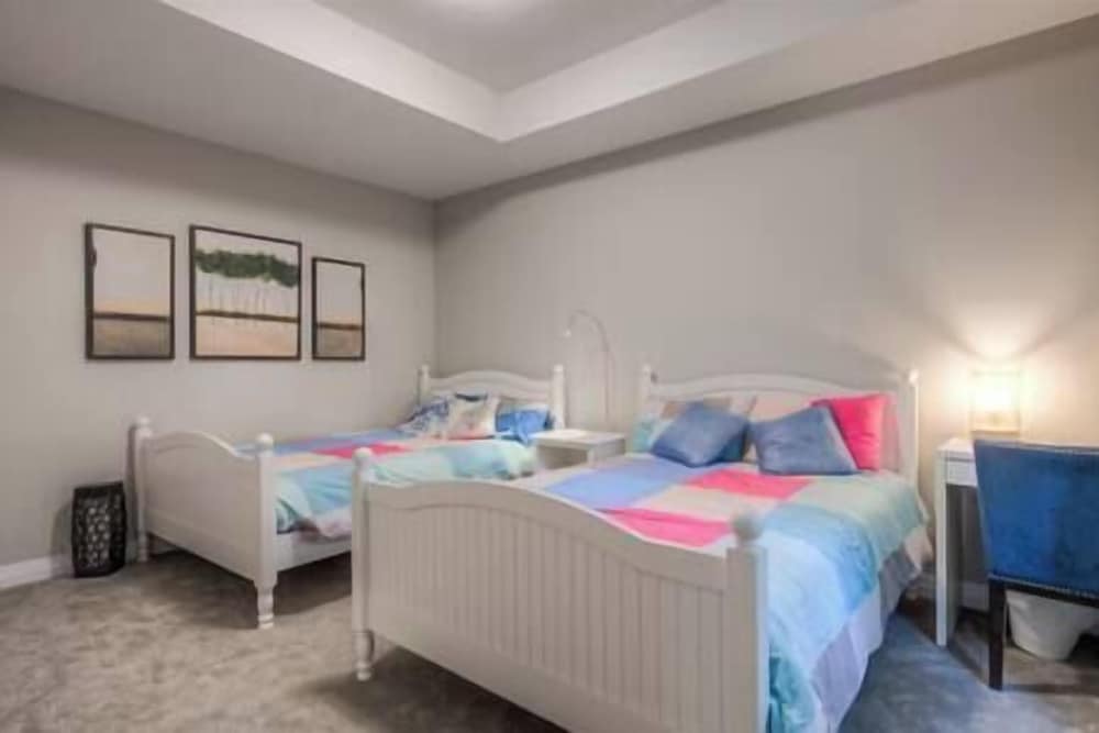 BRAND-NEW LUXURY SUITE in DOON SOUTH, min to 401 - Kitchener | Vrbo