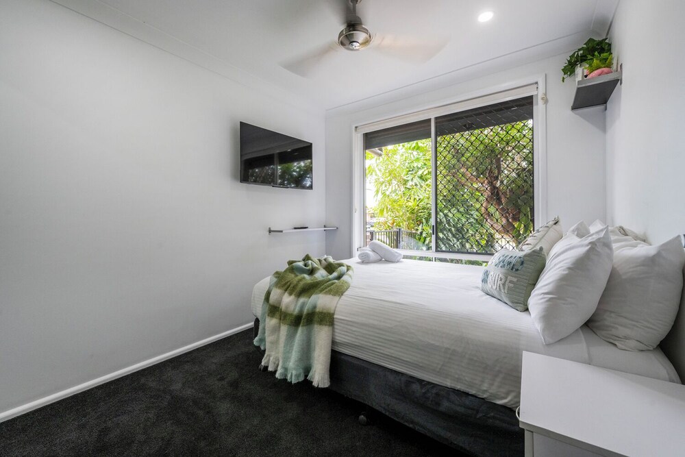 Lake Side Bliss LJ Hooker - Yamba | Stayz