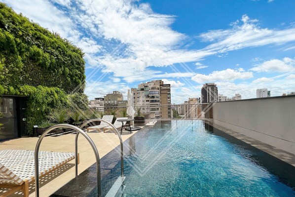 Estúdio Básico | Piscina