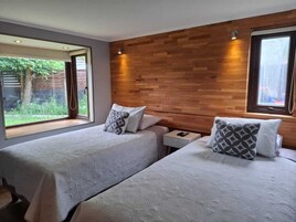 Quarto duplo clássico, vista para o pátio | Wi-Fi de cortesia