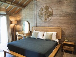 Bangalô, sacada, vista para o jardim | 1 quarto, cofres nos quartos, escrivaninha