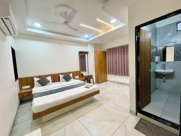 Hotel Shree Nakoda Paradise - Ujjain - Ujjain