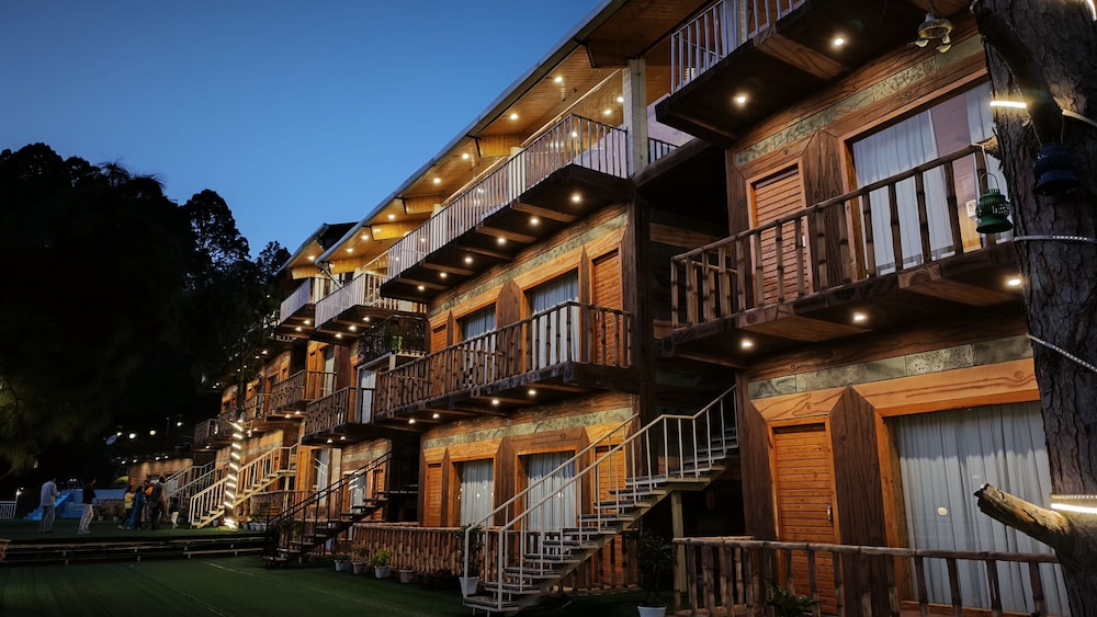 Hamilton Palace - Jim Corbett National Park