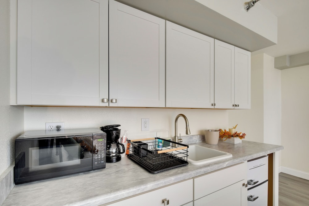 Beachfront Gem W/ Community Pool In Daytona! - Daytona Beach Shores, FL