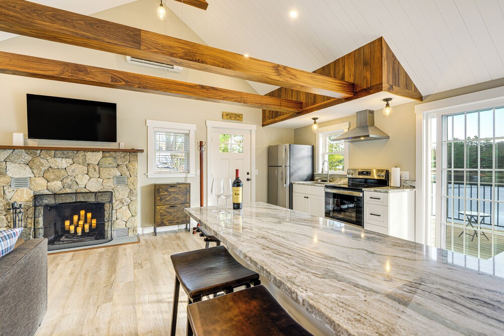 Modern Waterfront Gem W/ Dock On Lake Monomonac - Willard Brook State Forest, West Townsend