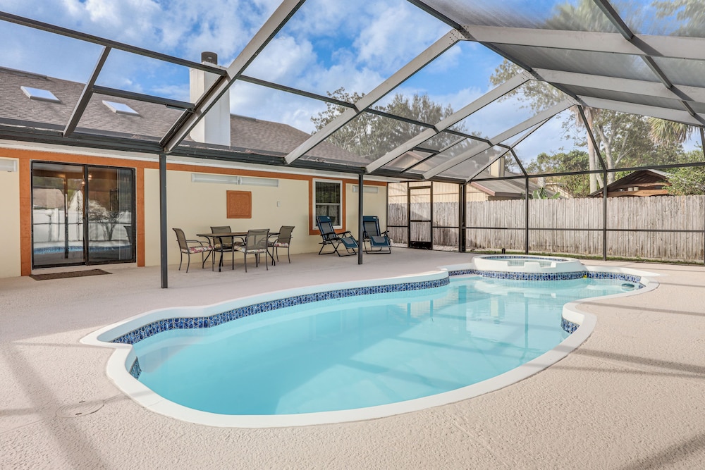 Home W/ Pool 5 Mi To Neptune Beach In Jacksonville - Jacksonville, FL