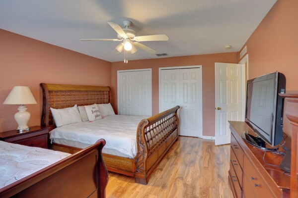 Family Gem In Port St Lucie W/ Backyard & Pool! - Fort Pierce, FL
