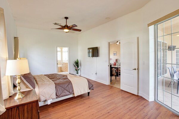 9 Mi To Downtown Fort Myers: Home W/ Lanai + Grill - Fort Myers, FL