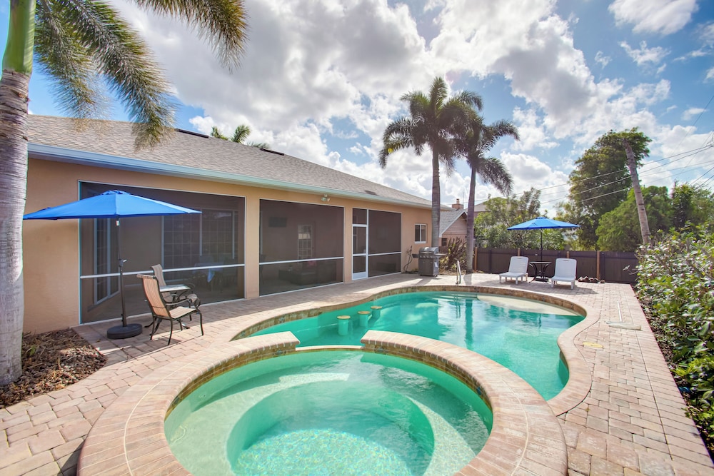 9 Mi To Downtown Fort Myers: Home W/ Lanai + Grill - Fort Myers, FL