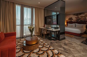 Suíte com design assinado | Lençóis italianos Frette, roupas de cama premium, cofres nos quartos