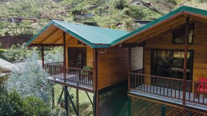Cabana de Madeira Clássica, vista para a montanha | Terraço/pátio interior
