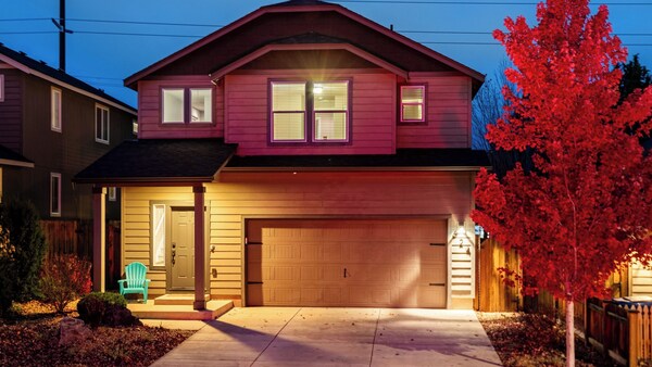 Old Mill Getaway By Avantstay Private Backyard W/ Hot Tub - Bend, OR