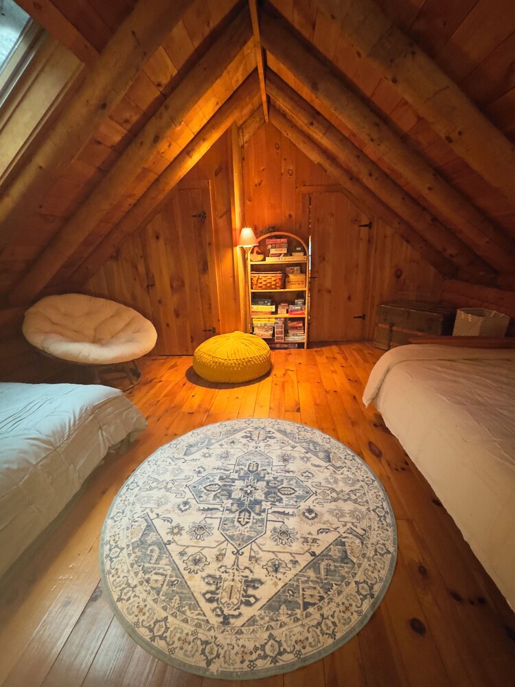 Snow Mountain Lodge- 6 miles from Mt Snow. Ski, Indoor Pool, Golf, Hike ...
