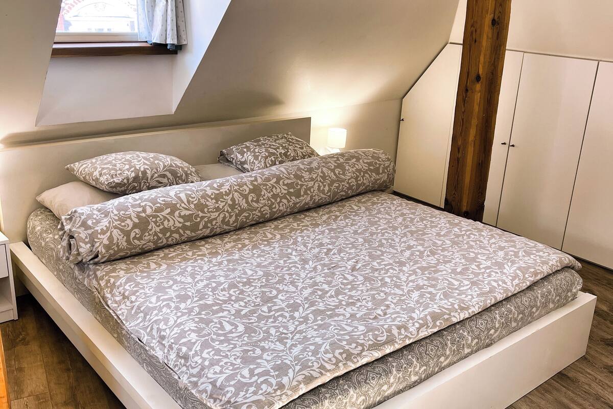 Dúplex Deluxe, vista para o jardim | 3 quartos, secretária, secretária adequada para computadores portáteis