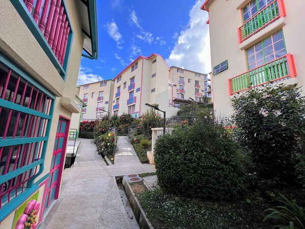 Jardines Del Lago - Guatape