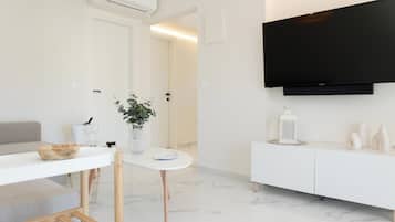 Apartamento Superior, vista parcial para o mar | 2 quartos, cofre no quarto