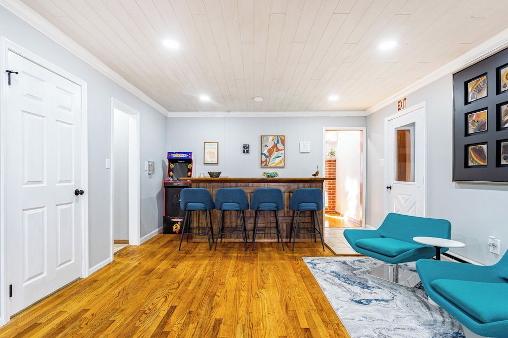 Poconos Retreat getaway with outdoor jacuzzi and near top attractions ...