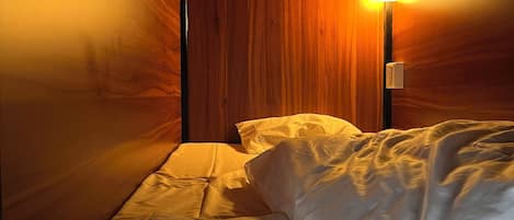 Casa básica, em dormitório misto, para não fumantes | 4 quartos, cofres nos quartos, cortinas blackout, Wi-Fi de cortesia