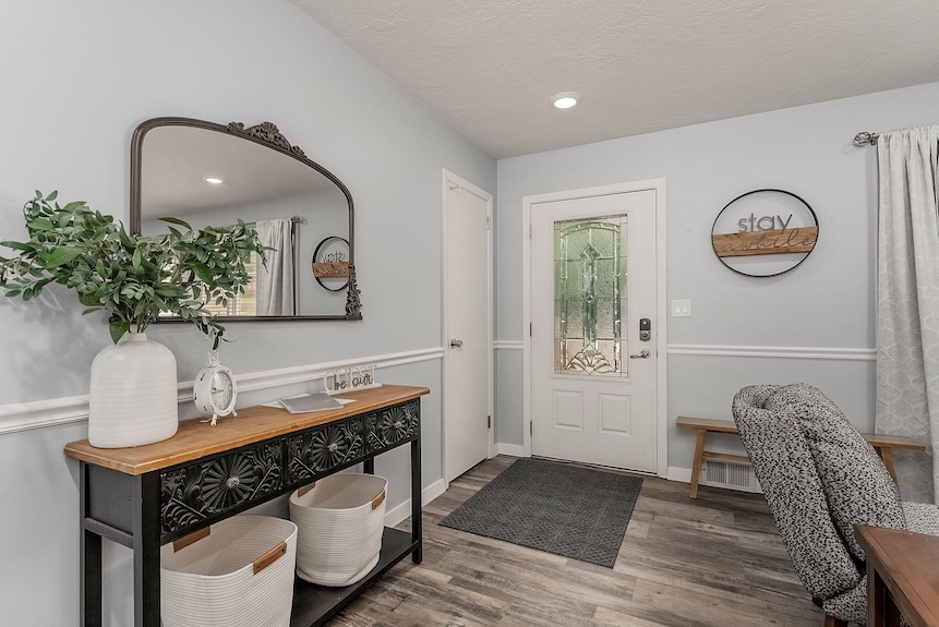 Spacious Retreat With A Hot Tub And Theater Room - Sioux Falls, SD