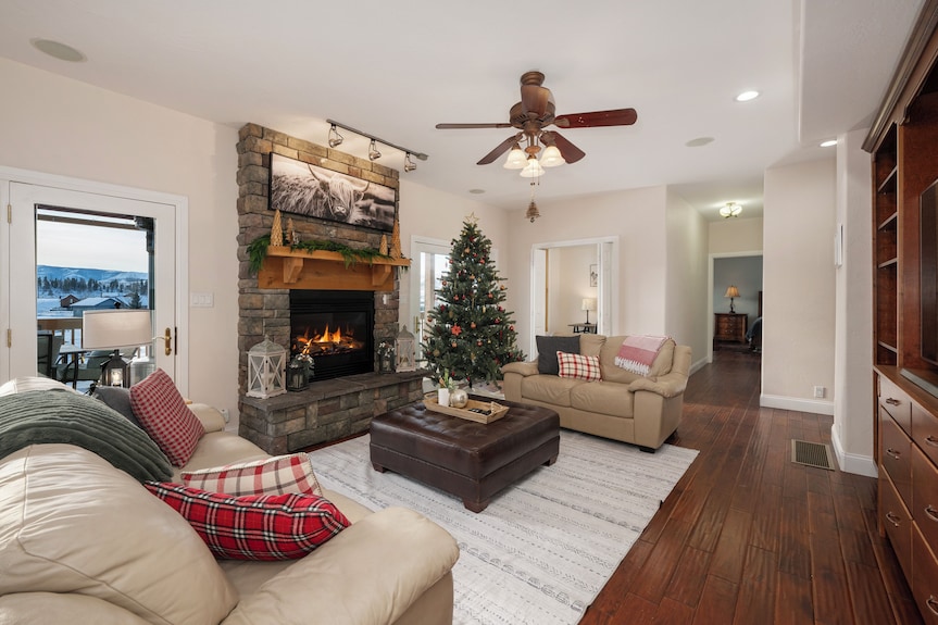 6 Bdr + Bonus Room, 12 Bds, Hot Tub, Cinema, Skiing, Golf! - Colorado