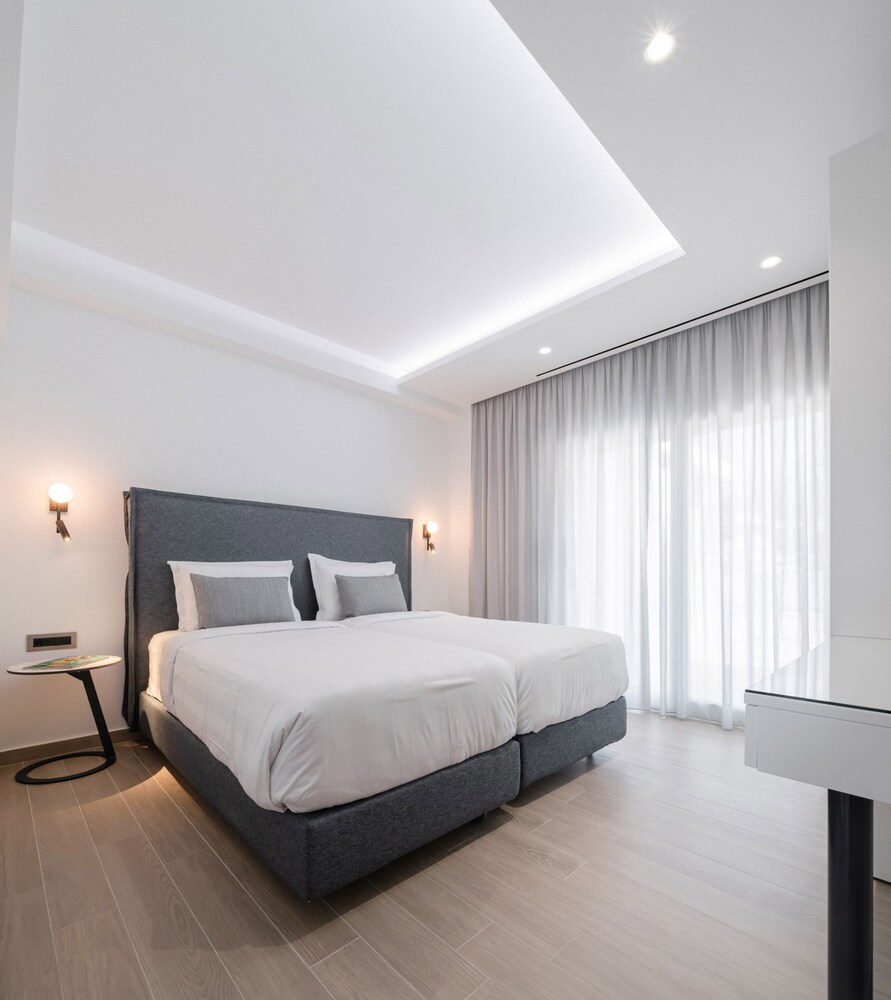 Rooftop Luxurious Suites with Sea Views and Private Pools 600m from the ...