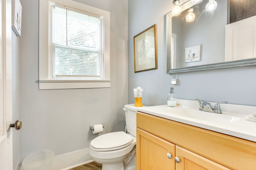 1 Mi To Dtwn Wilmington: Quiet Cottage W/ Deck - Wilmington, NC