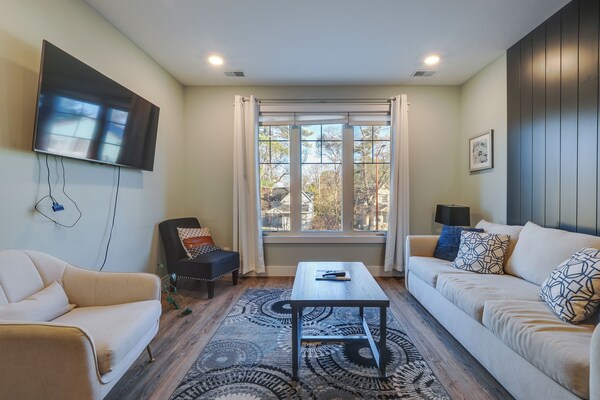 Walk To Front St! Traverse City Condo Near Skiing - Traverse City, MI